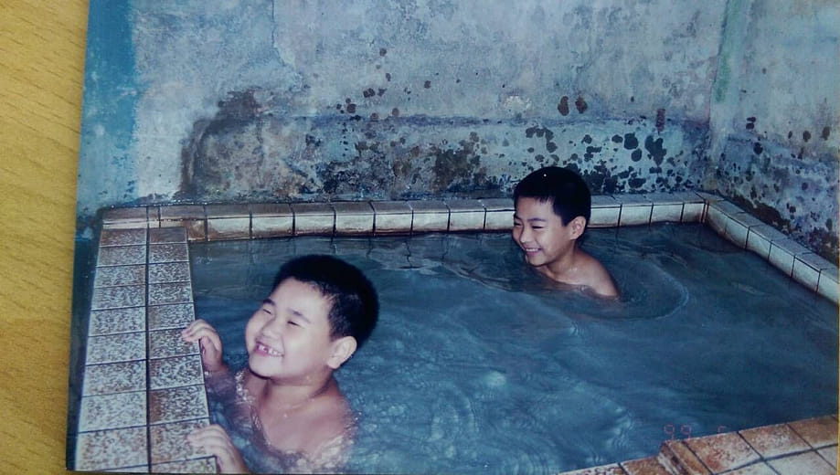 眷戶的溫泉公共澡堂記憶｜走進中心新村的街談巷語｜ARTOGO 帶你看展